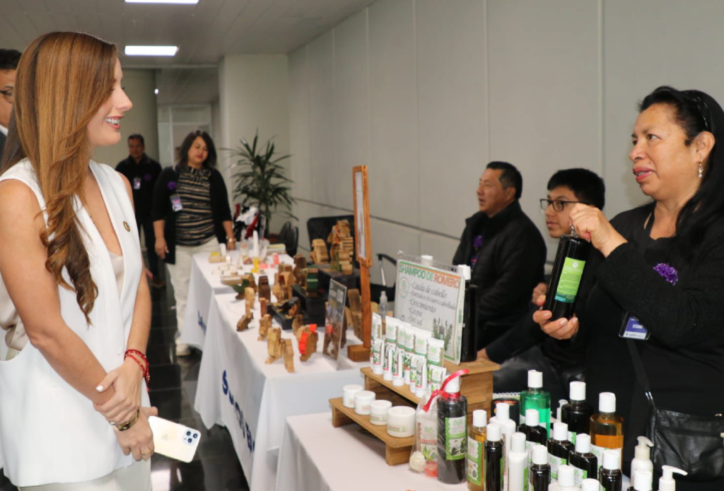 El IEPS organizó el evento “Tejiendo redes para un futuro sostenible”: Encuentro de Economía ...